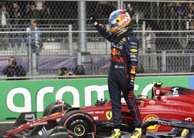 HISTÓRICA POLE PARA CHECO PÉREZ – Play Sports